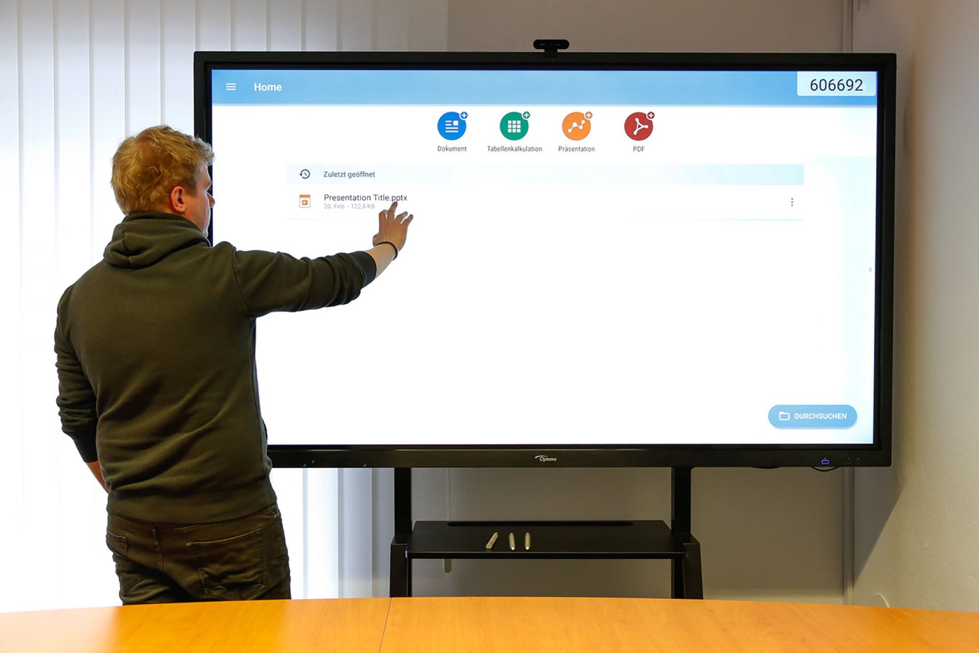 Multifunktionale Tafel / digitales Whiteboard mit Touchscreen (86 ...